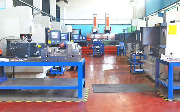Plastic Injection Mould factory - CNC Machined Component manufacturer ...