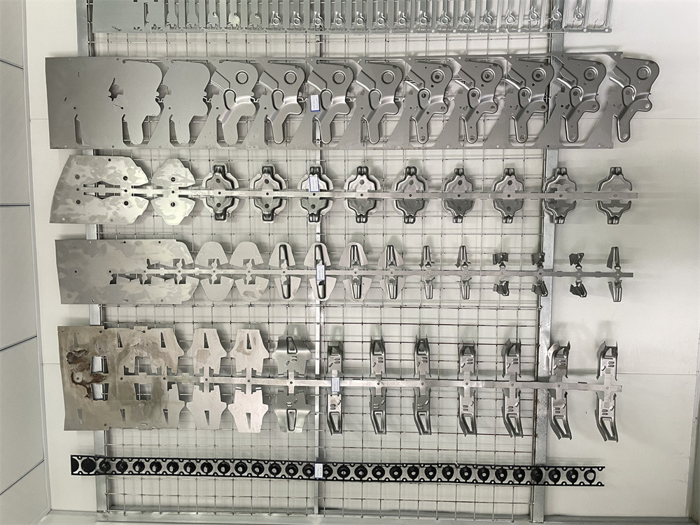Big Size Customized Metal Stamping Die SKD61 For Electrical Component