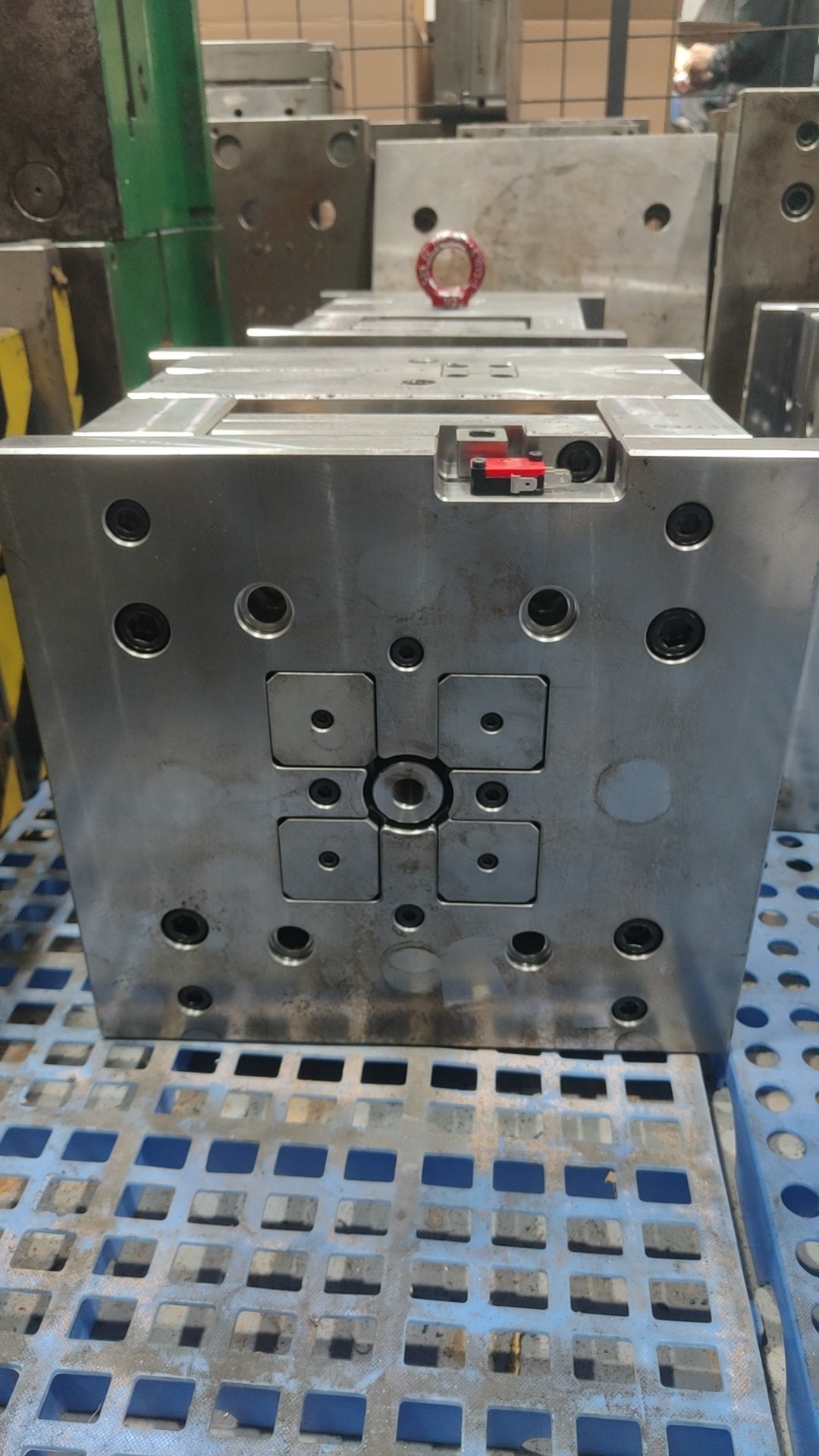 Analysis of Plastic Injection Mold Products for Window Handle spacer ...