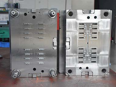 DME Standard Plastic Injection Moulding Tooling For Plug-In Junction ...